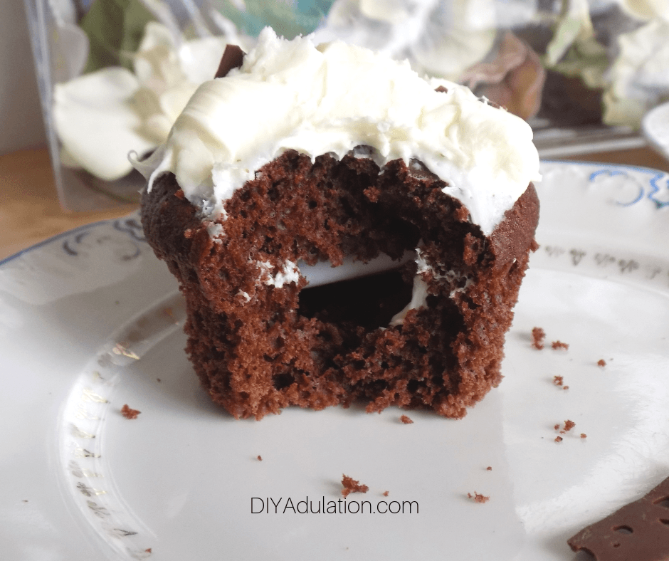 Chocolate Eiffel Tower Cupcakes with Hidden Messages - DIY Adulation